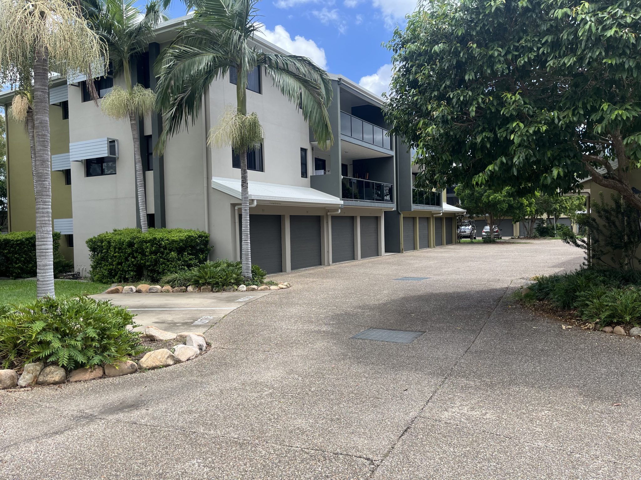 37/321 Angus Smith Drive, DOUGLAS QLD 4814 - Helen Munro Property