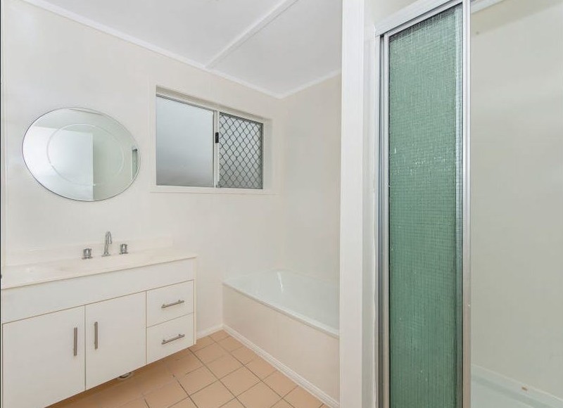 30 Honeysuckle Drive, ANNANDALE QLD 4814 - Helen Munro Property