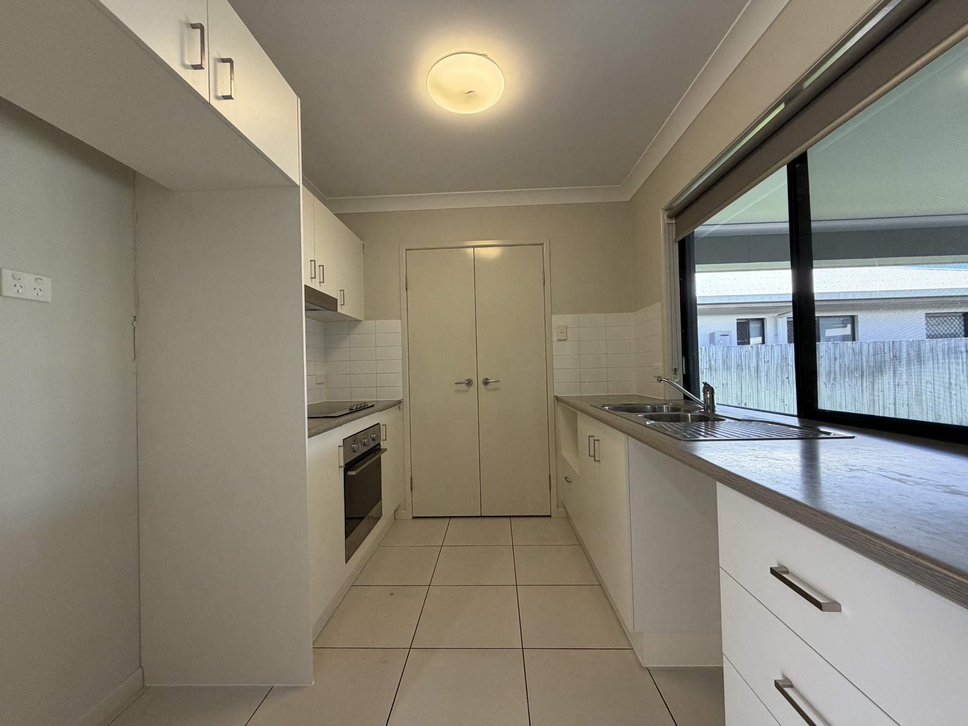 13 Carabeen Court, MOUNT LOW QLD 4818 - Helen Munro Property